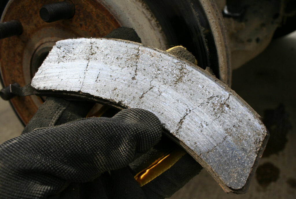 ¿Cuánto cuesta cambiar las pastillas y discos de freno?